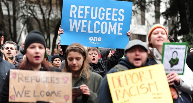 872 refugees to be admitted to US despite ban, US official says - Daily ...