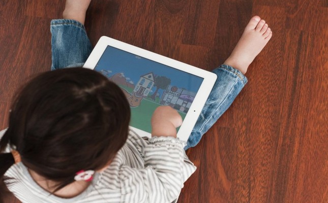 Parents must watch children's smartphone, tablet use - Daily Sabah
