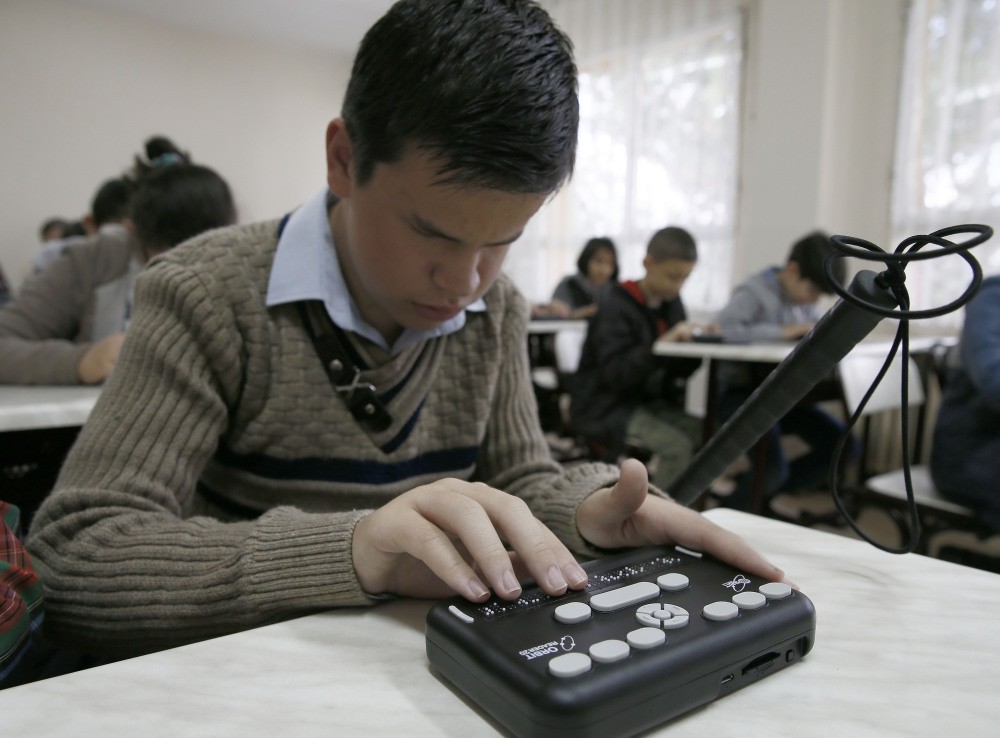 Free Braille translator to give more independence to Turkish students ...