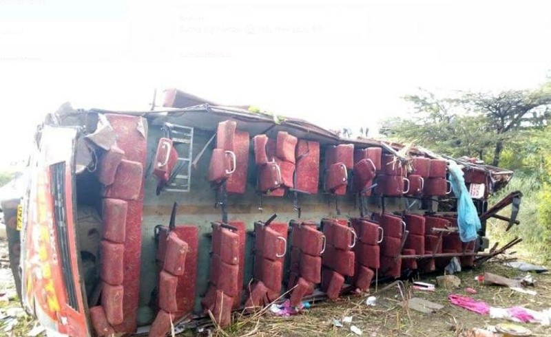 At least 50 killed after bus crashes in western Kenya | Daily Sabah