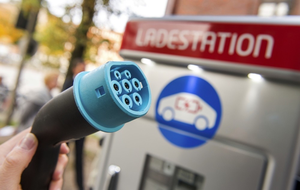 Fast-charging network in Europe aims to boost electric cars | Daily Sabah