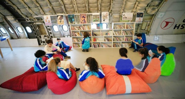 Retired plane turned into fun classroom for students - Daily Sabah