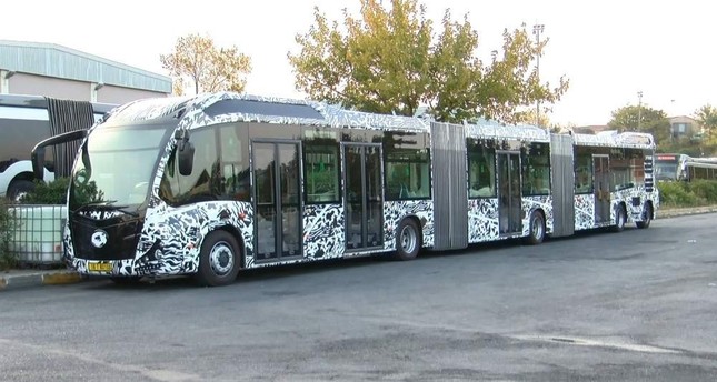 Istanbul tests new, larger metrobuses - Daily Sabah