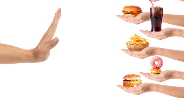 Junk food increases the risk of depression, study shows - Daily Sabah