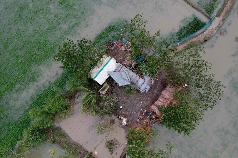 24 killed as Cyclone Bulbul lashes India, Bangladesh | Daily Sabah
