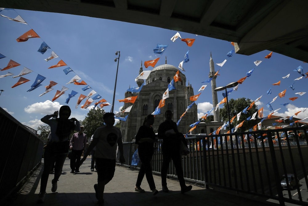 Parties support AK Party's initiative for 'greener' election campaign ...