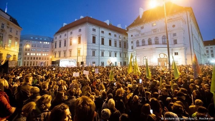 Anti-government protests in Vienna's Ballhausplatz show divided ...