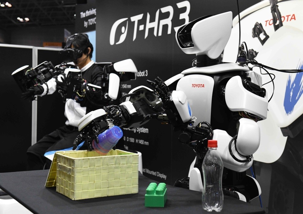 Toyota showcases humanoid robot that mirrors user | Daily Sabah