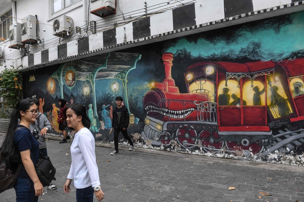 Taggers' delight: Vietnam city turns in to graffiti canvas | Daily Sabah