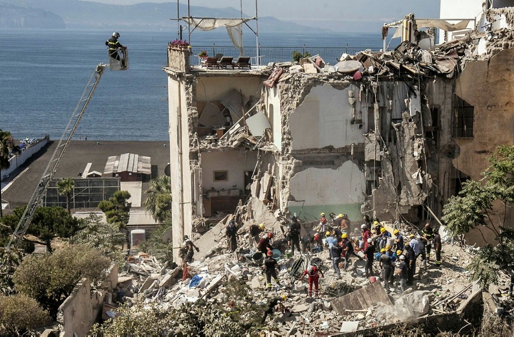 8 missing in apartment block collapse near Italy's Naples | Daily Sabah