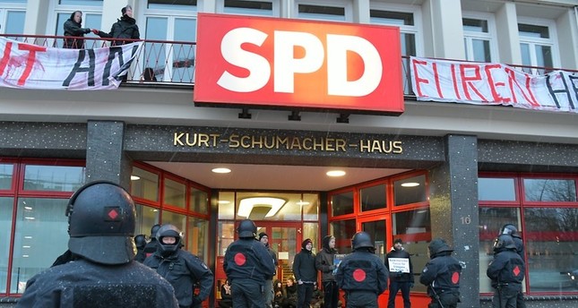 PKK/YPG supporters storm SPD building in northern Germany's Hamburg ...