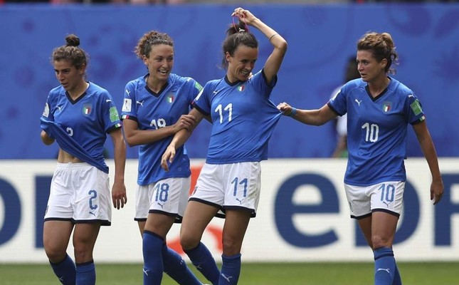 Italy's female footballers fight law limiting professional status ...