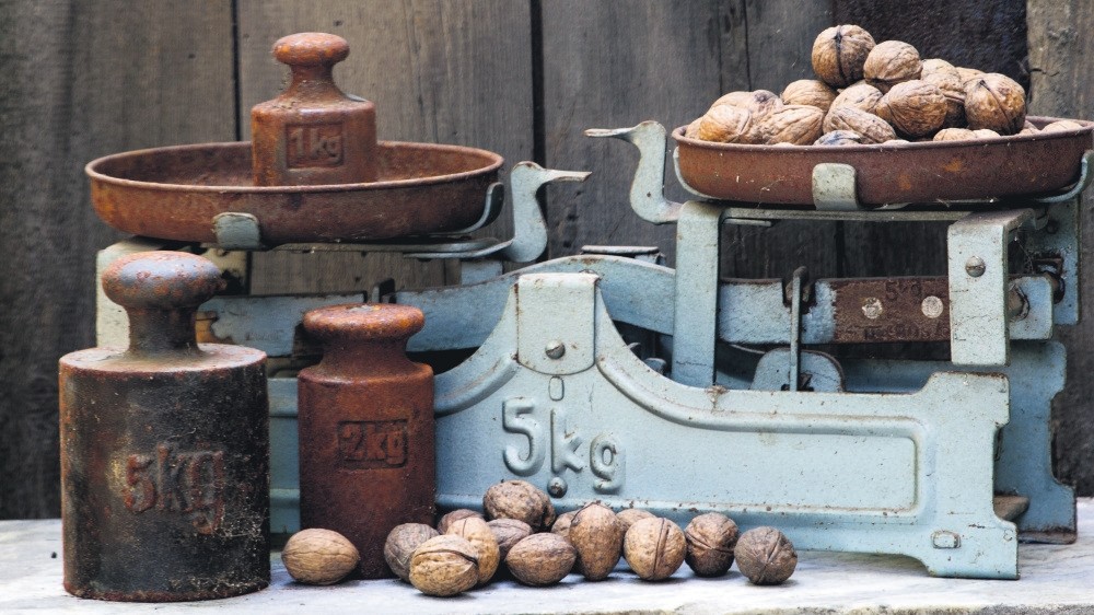 Scientists to swap dusty old kilogram for something more stable | Daily ...