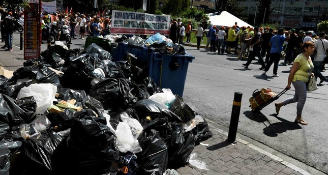Garbage collectors strike hits Greece hard - Daily Sabah