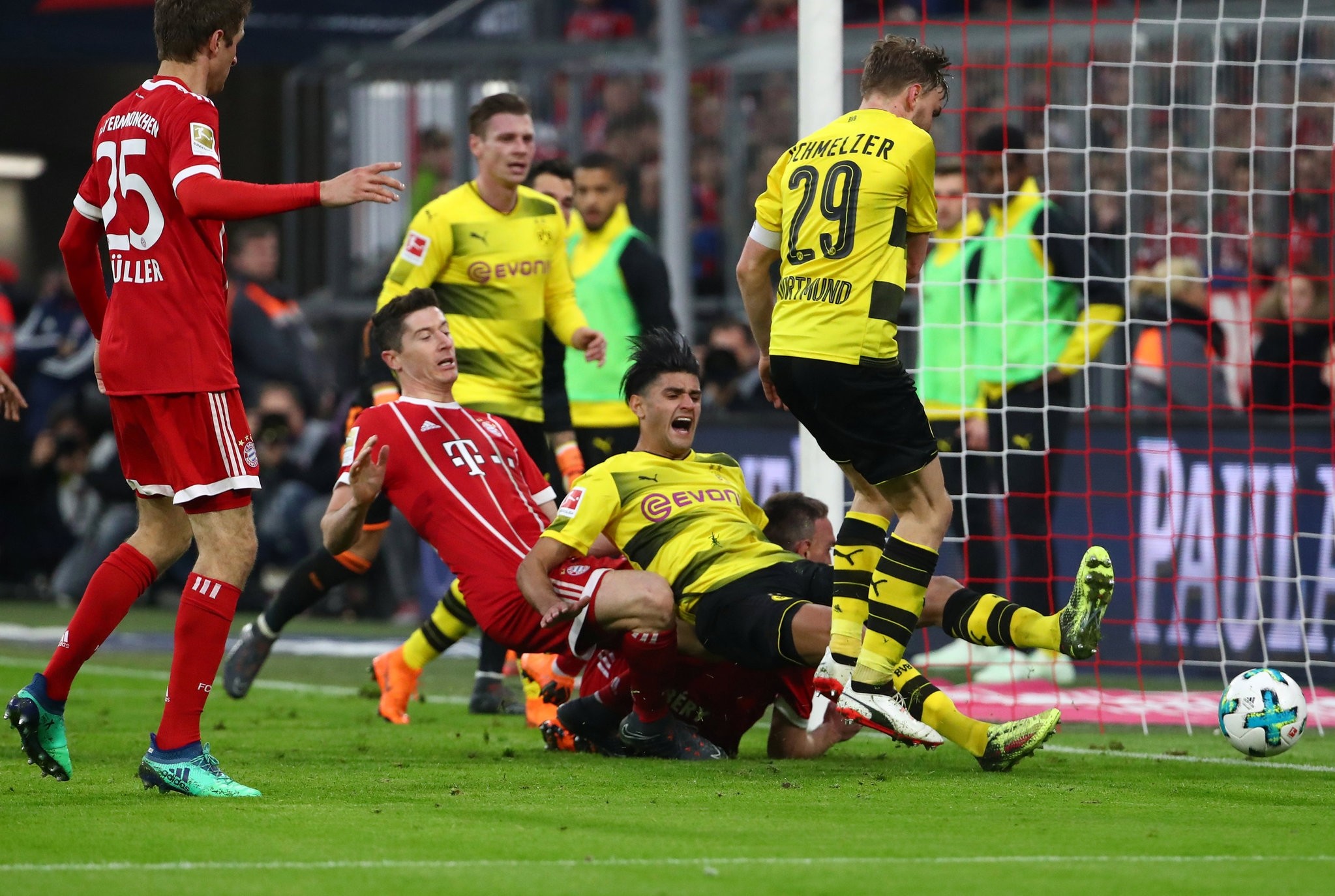 Bayern routs Dortmund 6-0 but title party put on hold | Daily Sabah