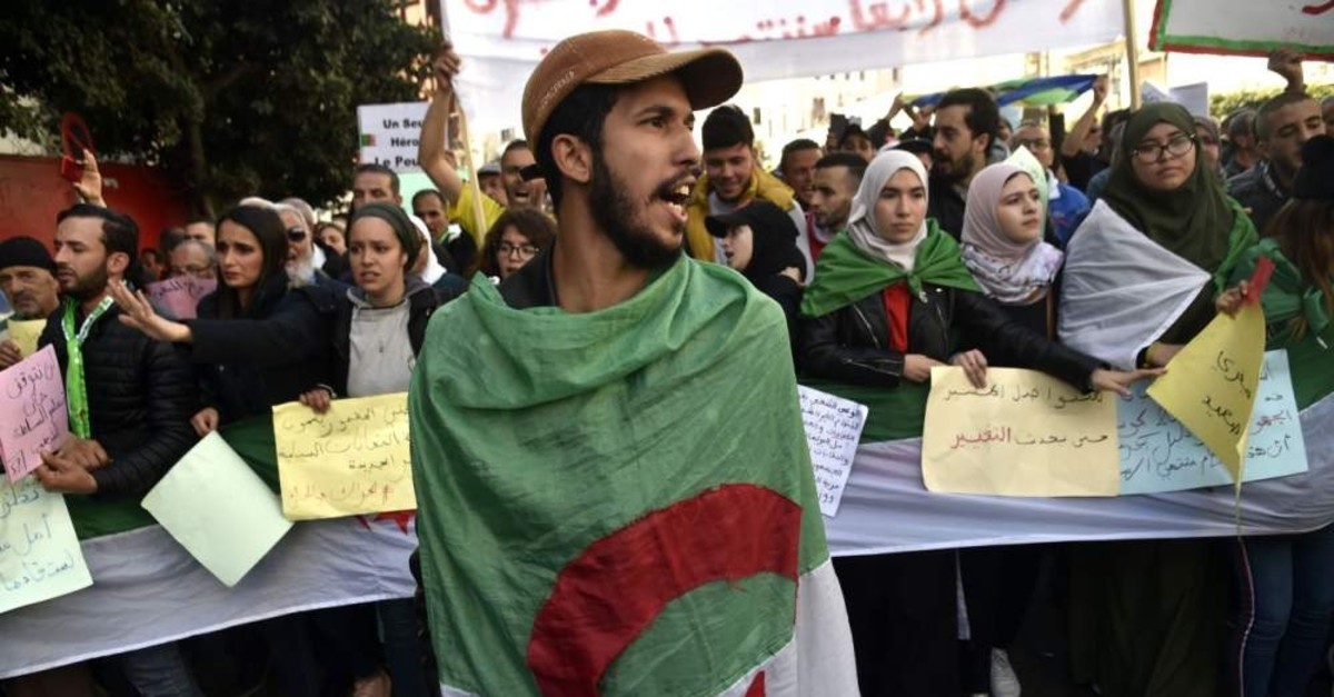 Algerians mobilize to mark first year of protests | Daily Sabah
