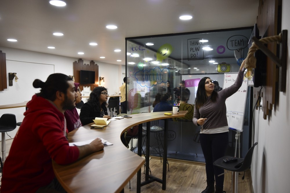 English course makes language learning easier with cafe concept | Daily ...
