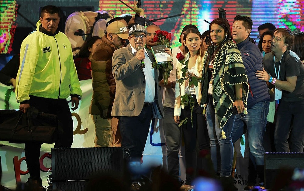FARC asks pope's forgiveness for pain they inflicted over Colombians ...