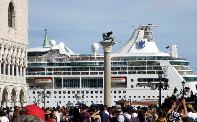 How to avoid tourists while being a tourist - Daily Sabah