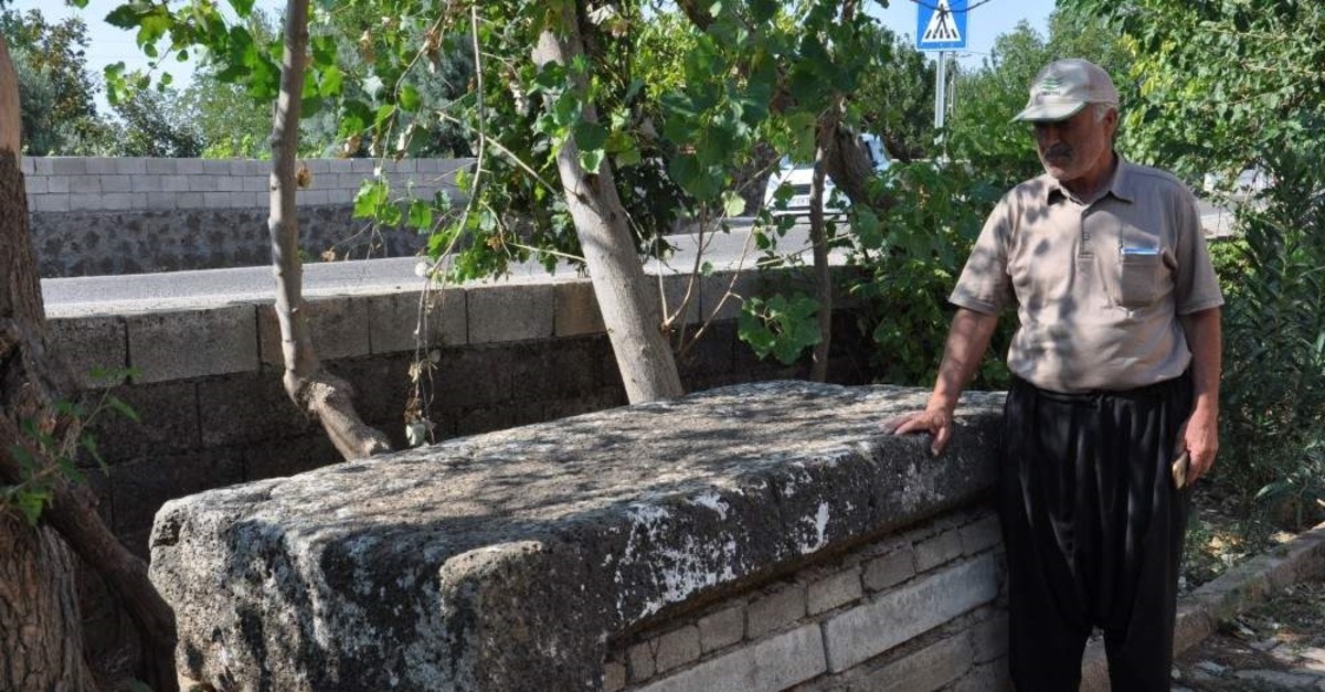 Roman Era Sarcophagus Lid Used In Mosque Daily Sabah