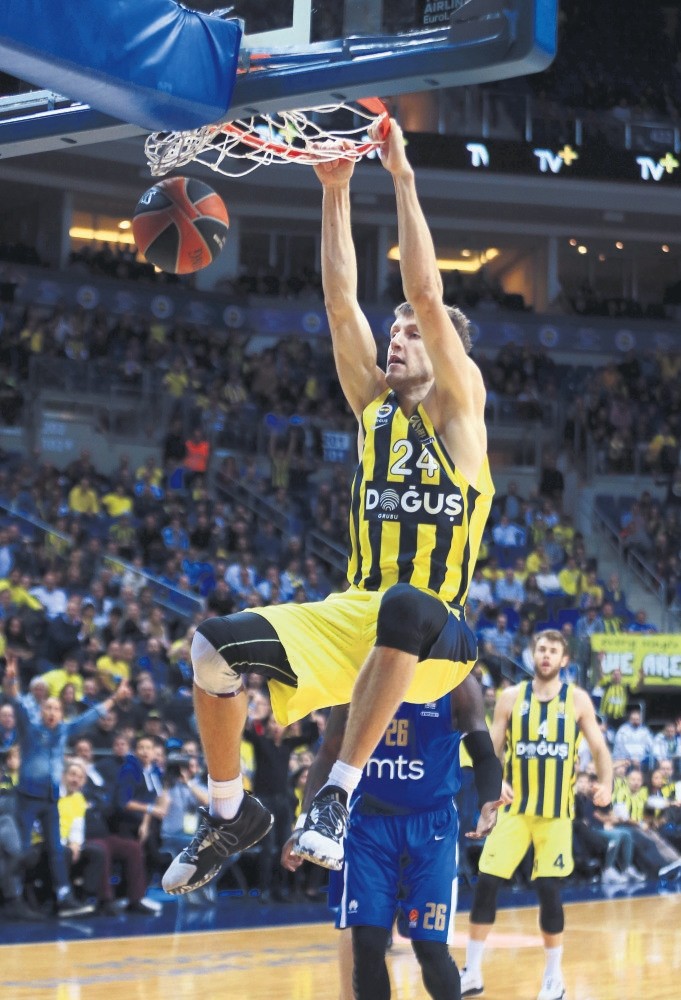 Vesely leads Fenerbahçe to victory | Daily Sabah
