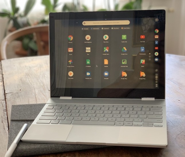 Google's new touchscreen wizard Pixelbook sets off for the Black Sea ...