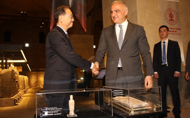Turkey returns 2 ancient artifacts to China - Daily Sabah