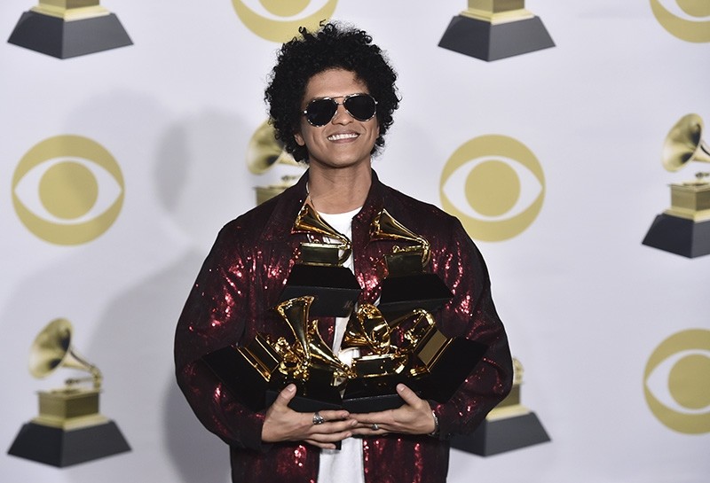 Bruno Mars Sweeps Grammys Winning 6 For 6 Daily Sabah