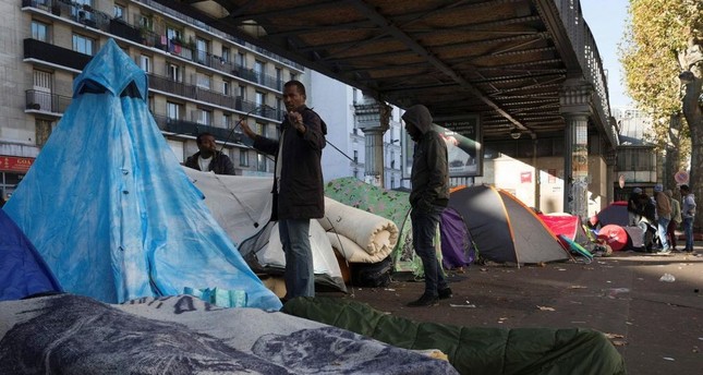 Dire situation of migrants living in Paris streets reveals human crisis ... Dire situation of migrants living in Paris streets reveals human crisis ...